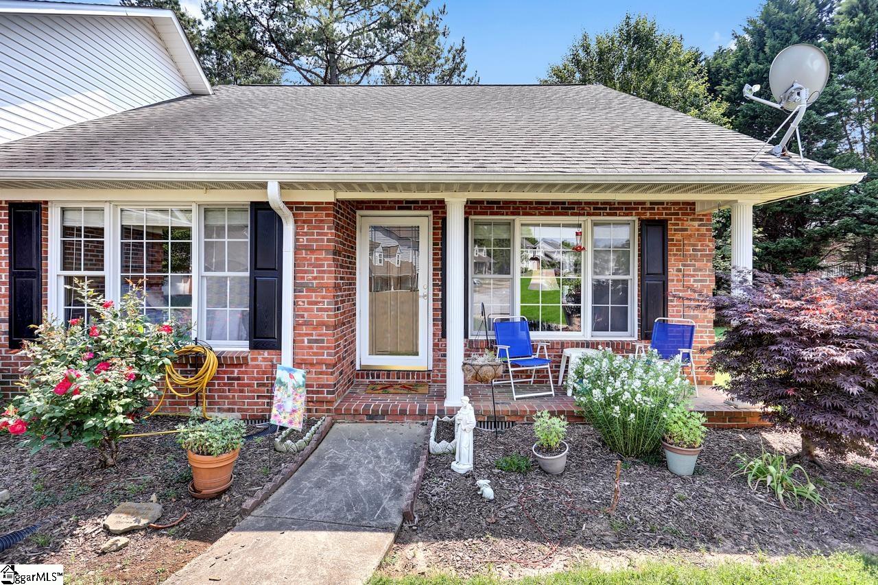 421 W Pointe Drive, Spartanburg, SC 29301