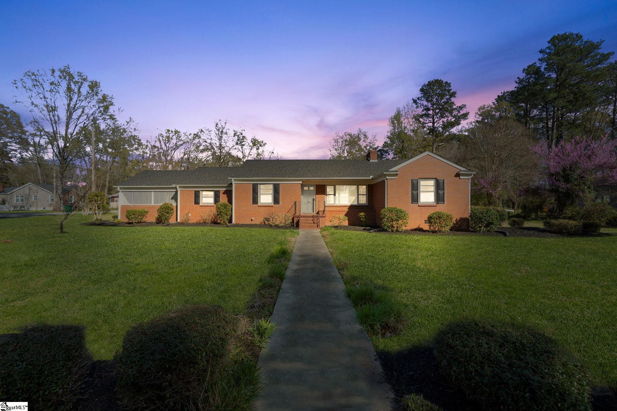 501 Cedar Street, Clinton, SC 29325