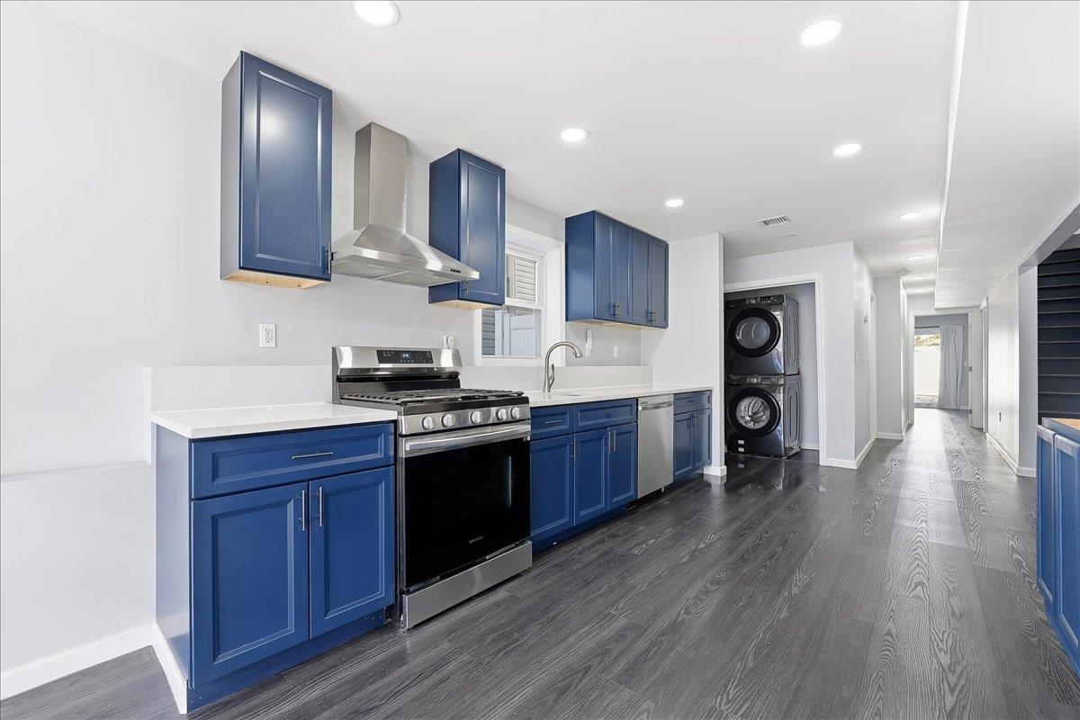 225 FREEMAN AVE 1, JERSEY CITY, NJ 07306 | 250022335 | Douglas Elliman